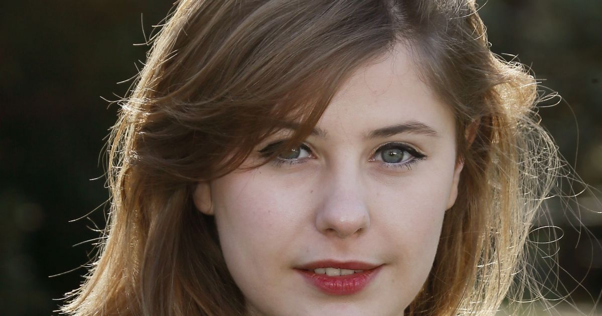 L'actrice Roxane Bret pour le téléfilm Elles, les filles du Plessis ...