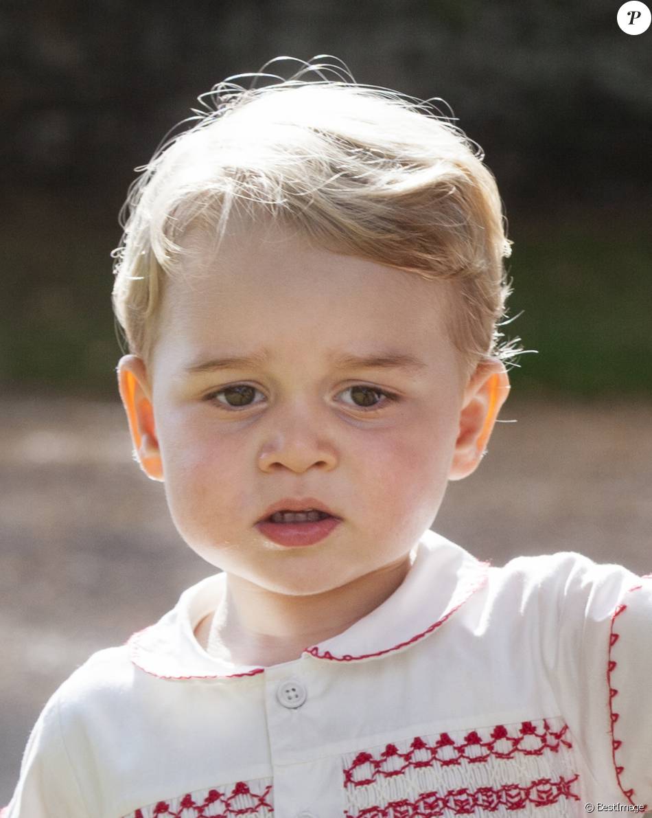 Le prince George de Cambridge au baptême de la princesse Charlotte à l ...