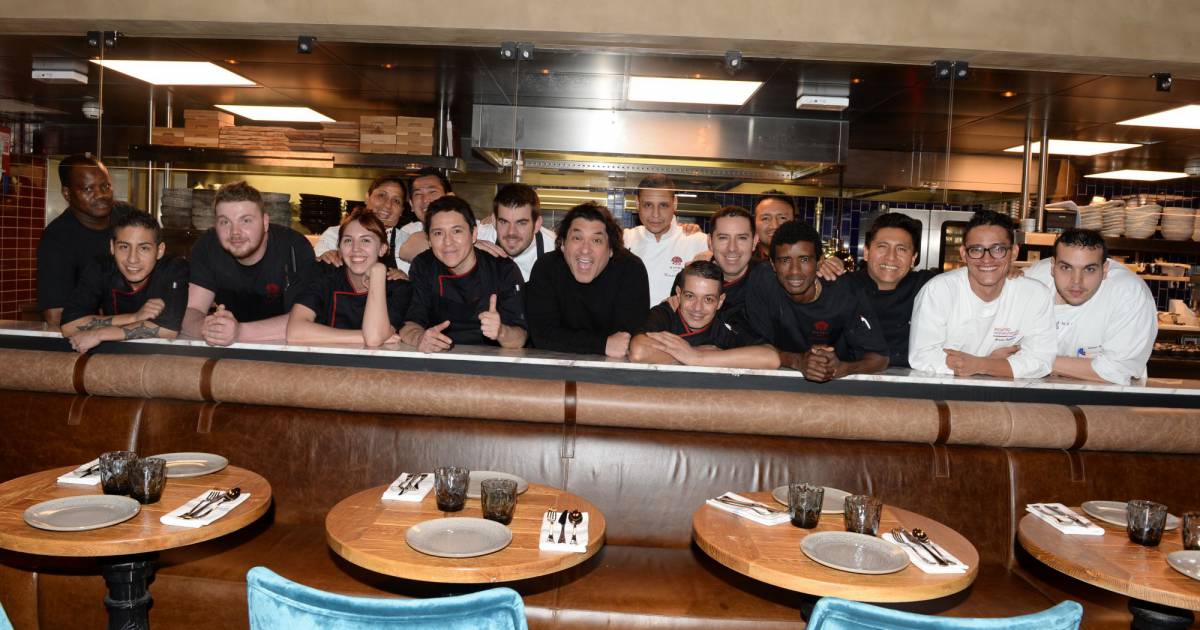 Exclusif - Le chef Gastón Acurio et son équipe en cuisine ...