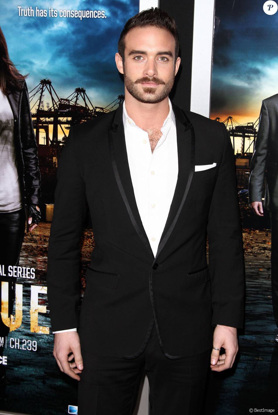 Joshua Sasse à la Presentation de la serie Rogue a Hollywood, le 26 ...