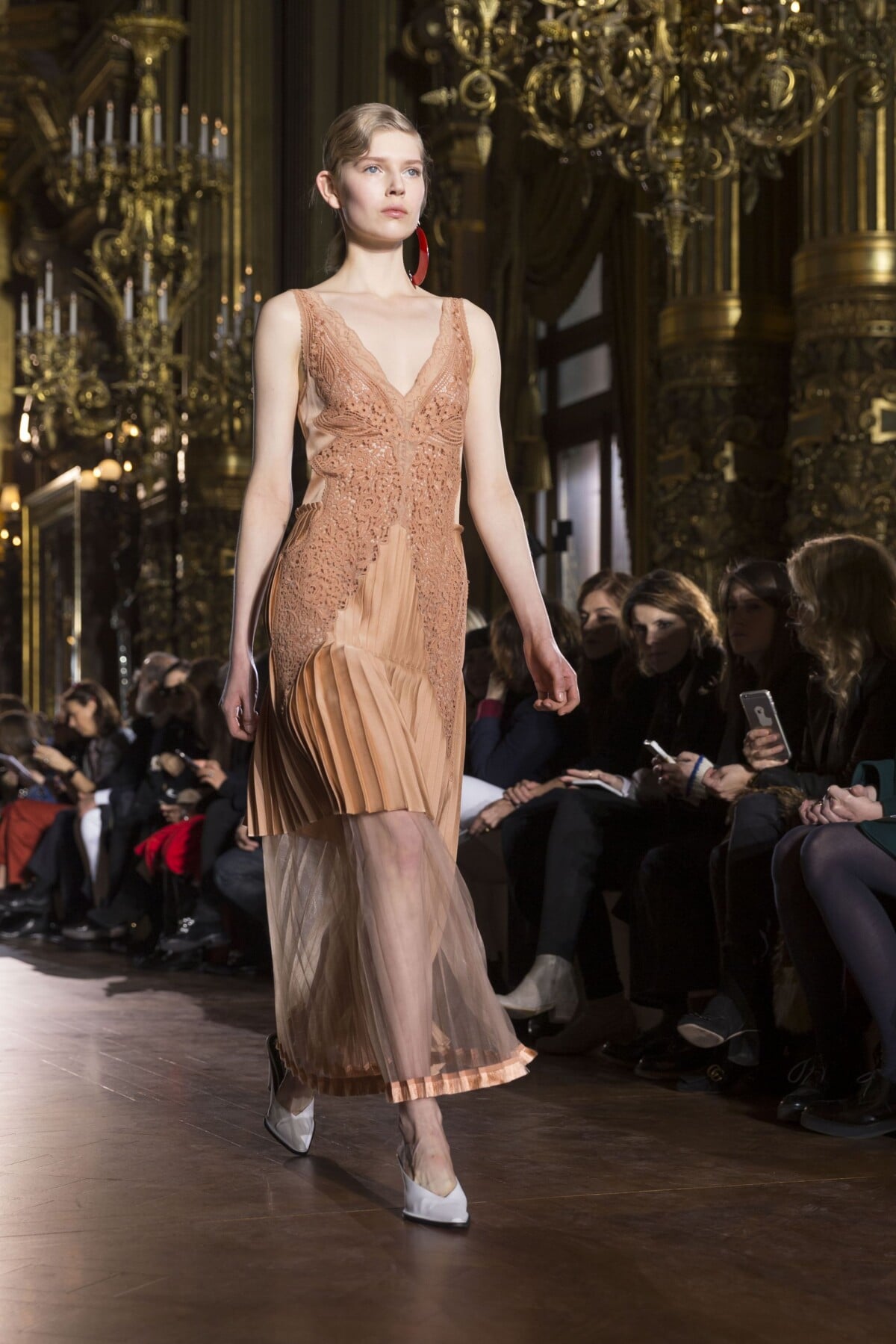 Photo : Mannequin au défilé de mode "Stella McCartney", collection prêt ...
