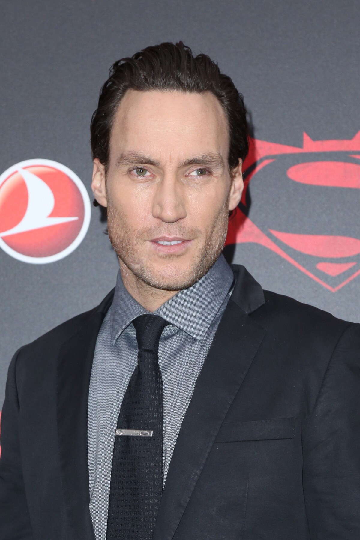 Photo : Callan Mulvey à la première de 'Batman V Superman: Dawn Of ...