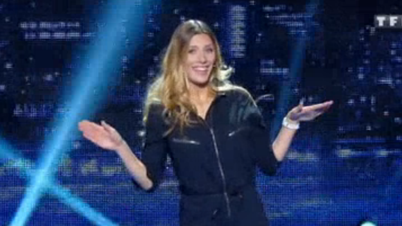 Leila Ben Khalifa et Camille Cerf : Ultrasexy en vendeuses de saucisson ...