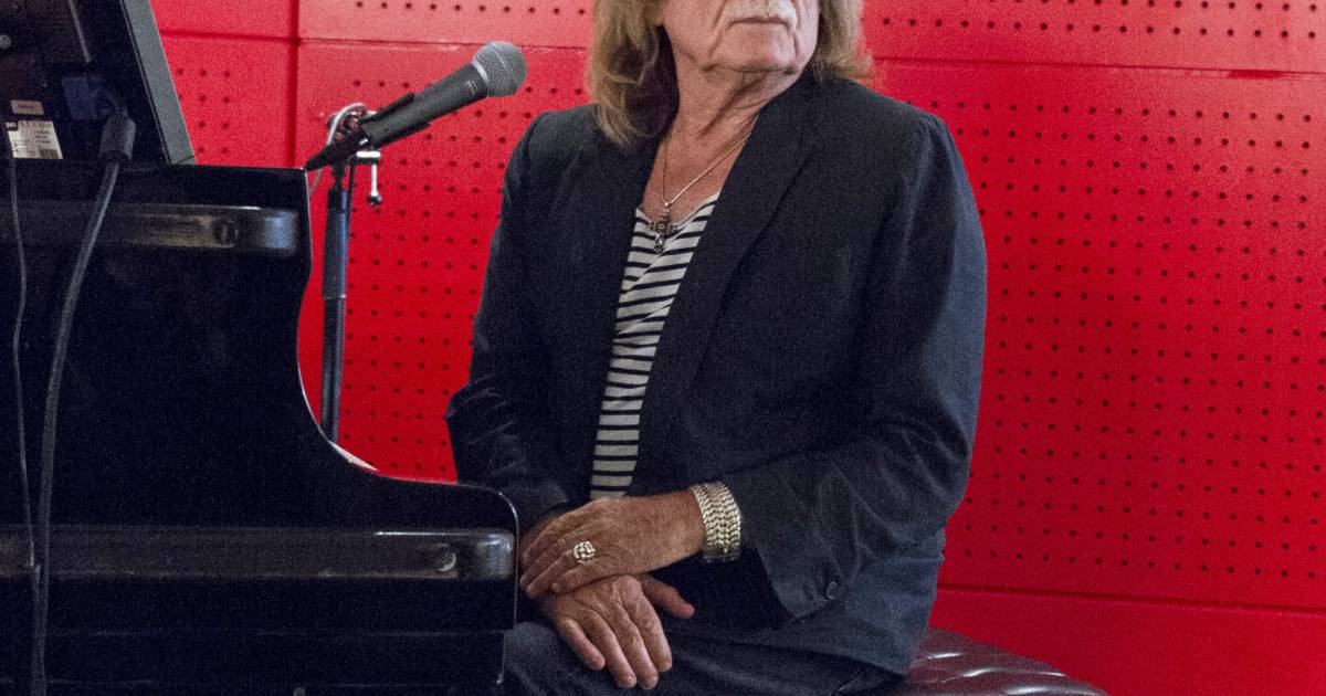 Exclusif - Le chanteur Christophe en showcase-dédicace à la Fnac Saint ...
