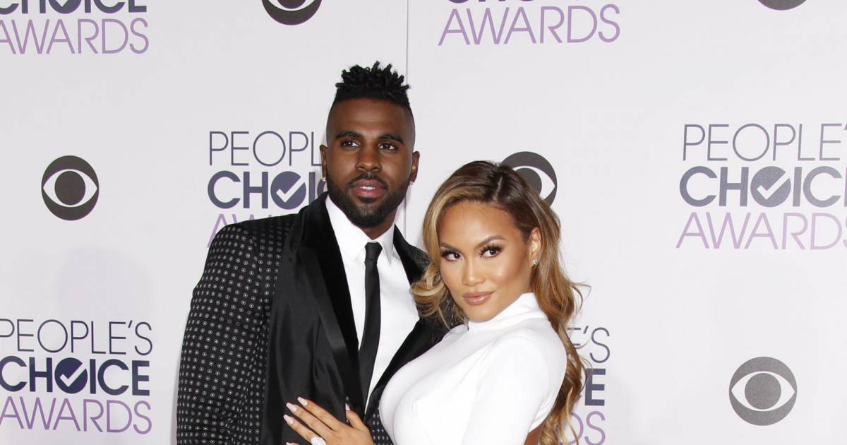 Jason Derulo et sa compagne Daphné Joy - Photocall des People Choice ...