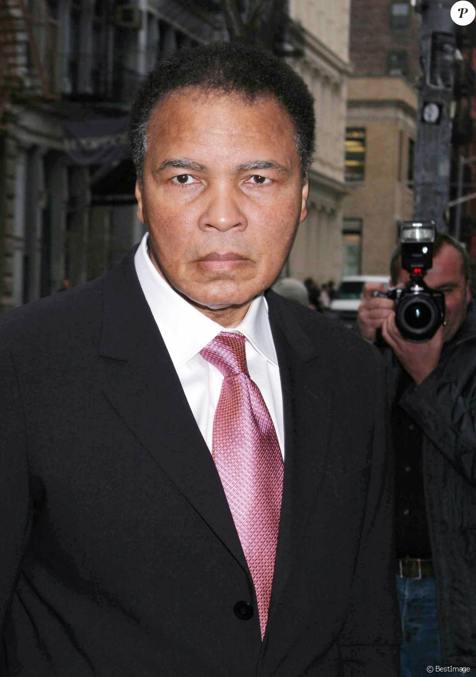 Mohamed Ali à New York City en 2005. - Purepeople
