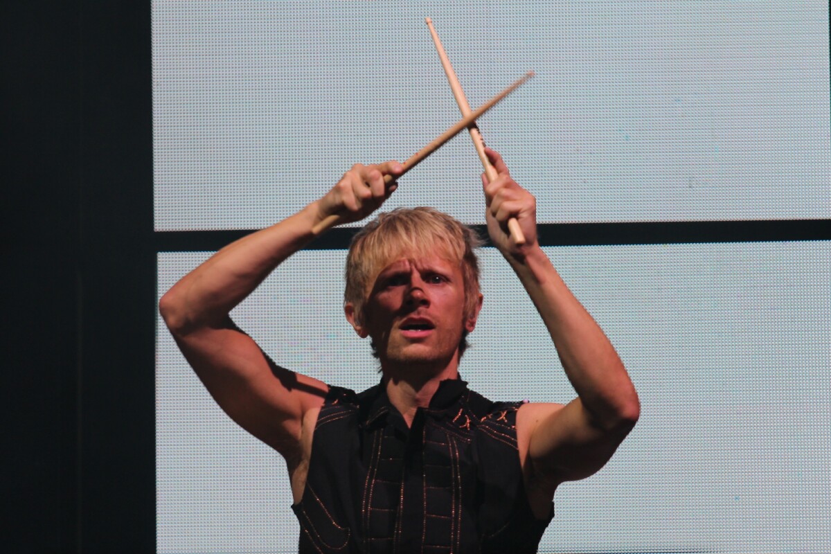 Photo : Dominic Howard - Muse en concert dans la Fan Zone de la Tour ...