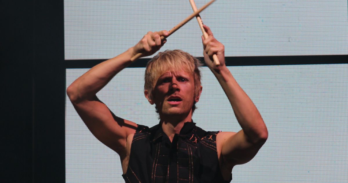 Dominic Howard - Muse en concert dans la Fan Zone de la Tour Eiffel, à ...