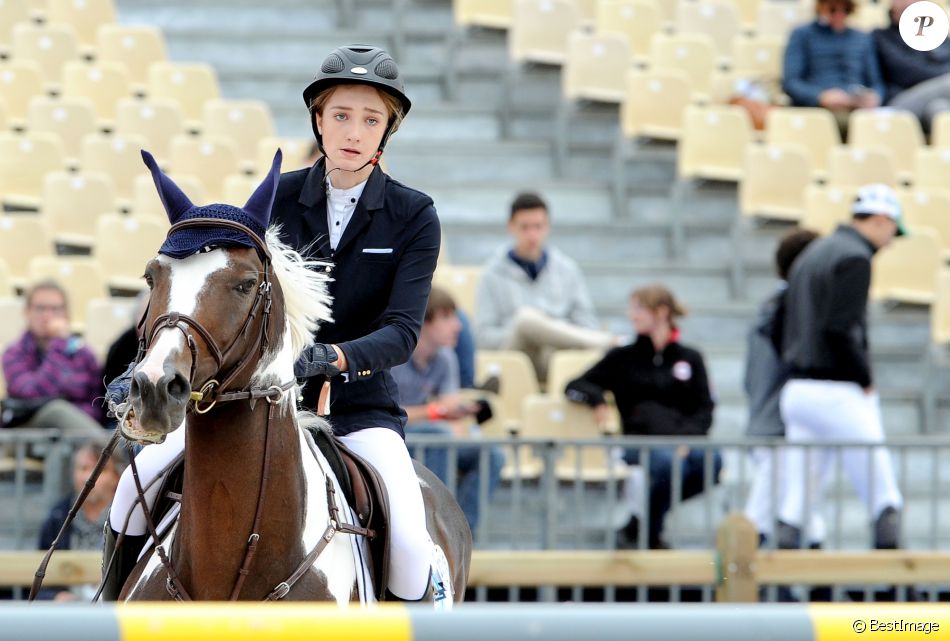 Mathilde Pinault sur Seven Moon's Lion 236 - Prix Jaulin - Longines ...