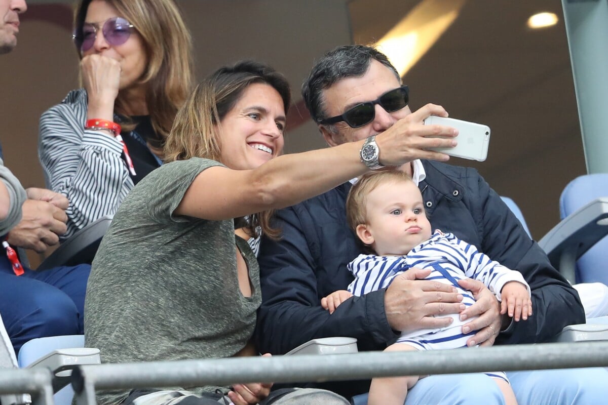 Photo : Amélie Mauresmo et son fils Aaron lors du match du quart de ...