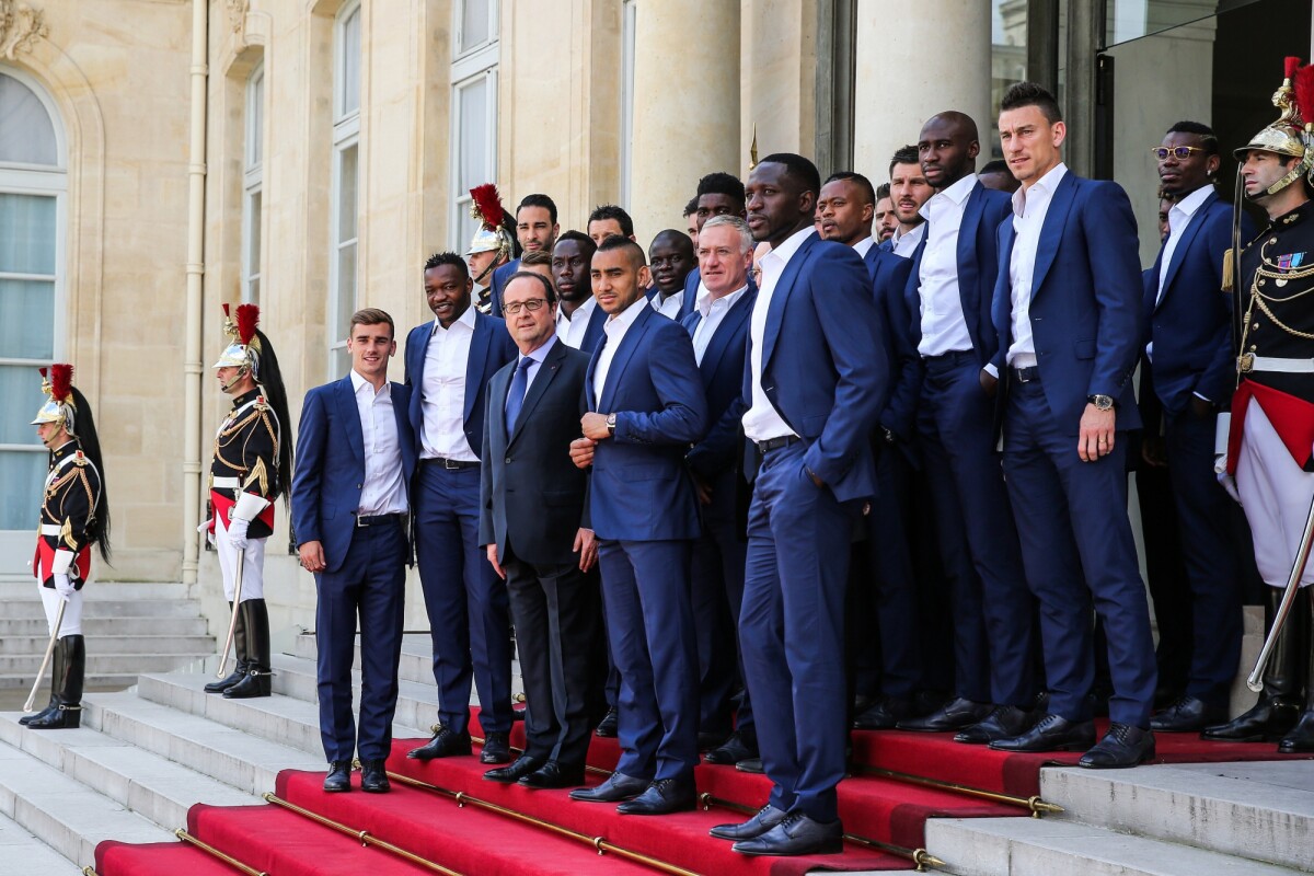 Photo : Antoine Griezmann, Steve Mandanda, Adil Rami, François Hollande ...