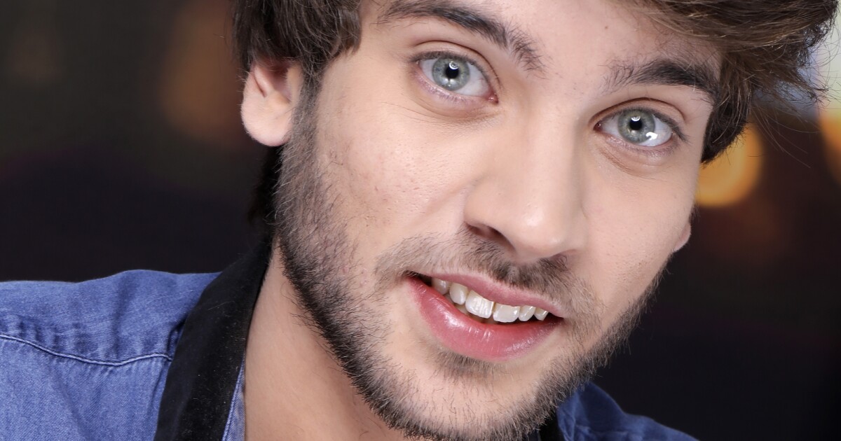 Navii en couple avec Louane ? Le chanteur répond - Purepeople