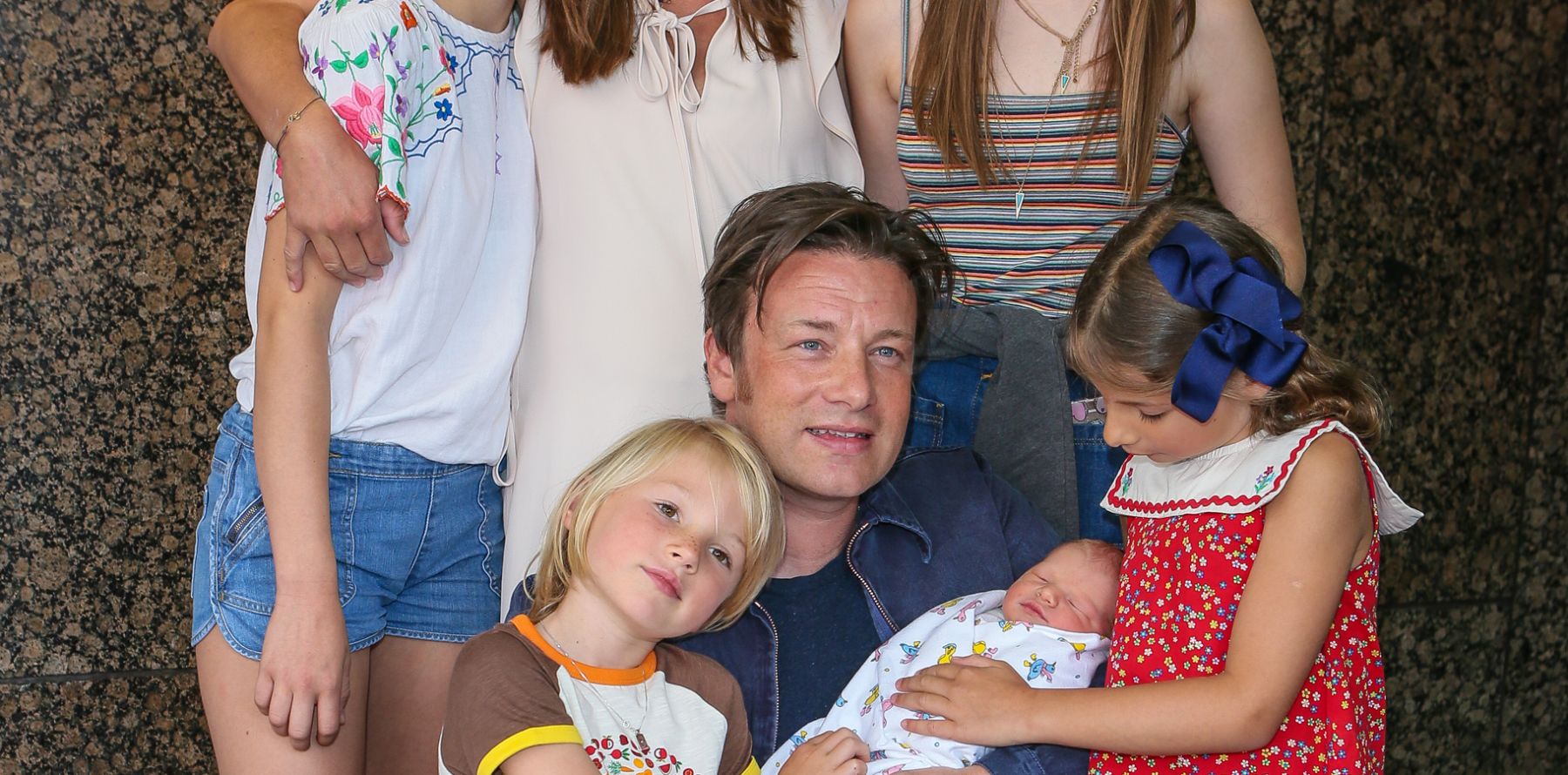 Jamie Oliver papa pour la 5e fois : Il présente son fils... dépourvu de ...