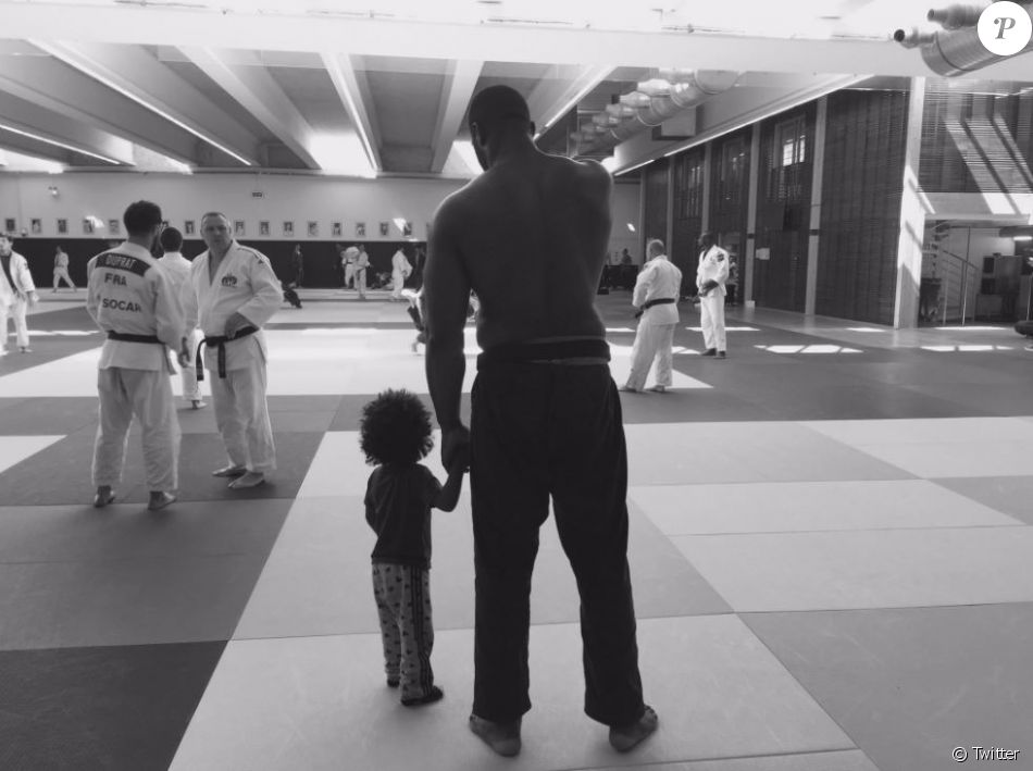Teddy Riner et son fils Eden. Twitter, 2016 - Purepeople
