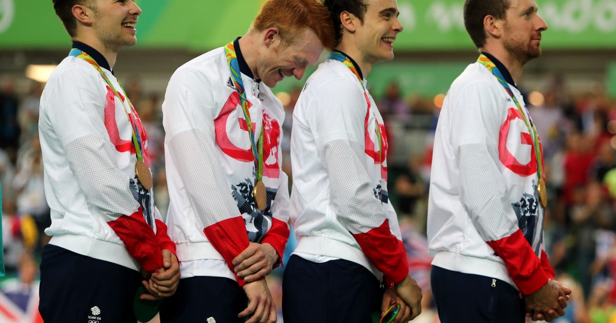 Owain Doull, Ed Clancy, Steven Burke morts de rire après que Sir ...