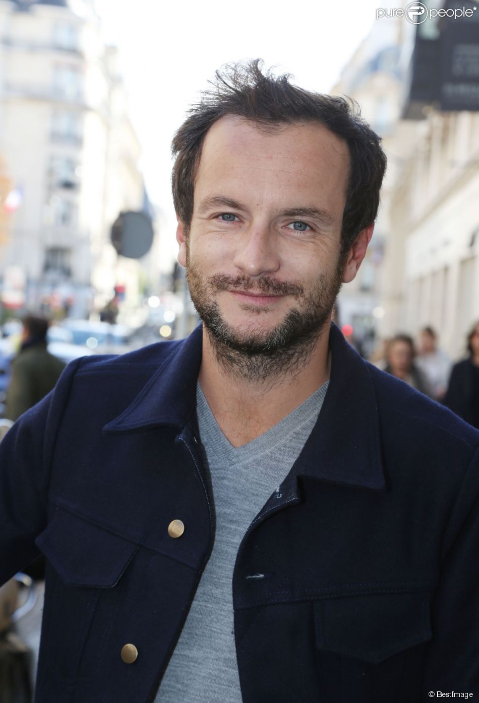 Exclusif - Jérémy Michalak devant les studios d'Europe 1 à Paris, le 23 ...