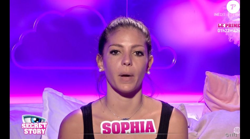 Sophia au confessionnal - Secret Story 10, sur NT1. Le 7 septembre 2016 ...