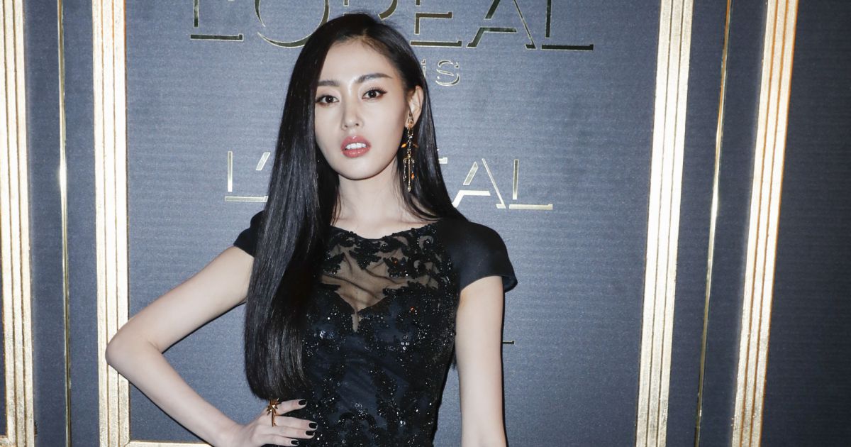 Crystal Zhang - Photocall - Soirée Gold Obsession de L'Oréal à la ...