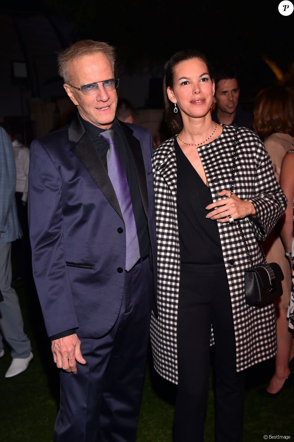 Christophe Lambert présente sa nouvelle chérie devant la belle Vahina ...