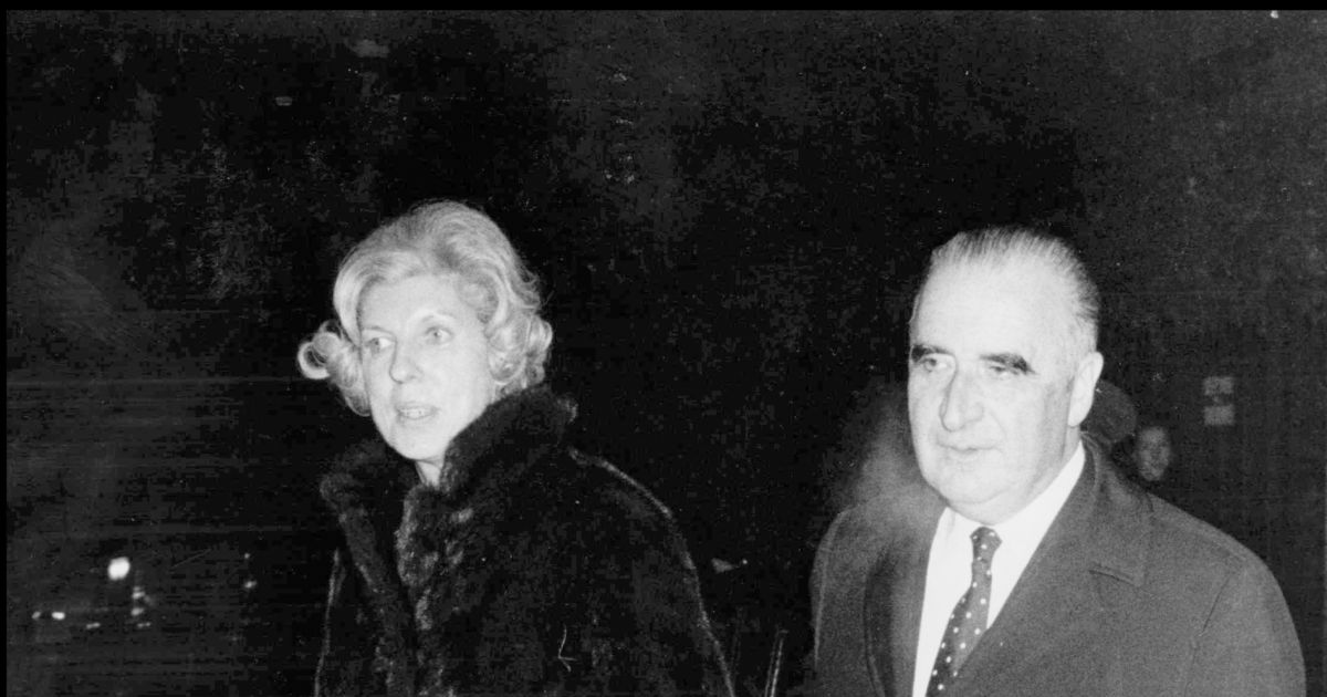Georges et Claude Pompidou en soirée, image d'archives - Purepeople