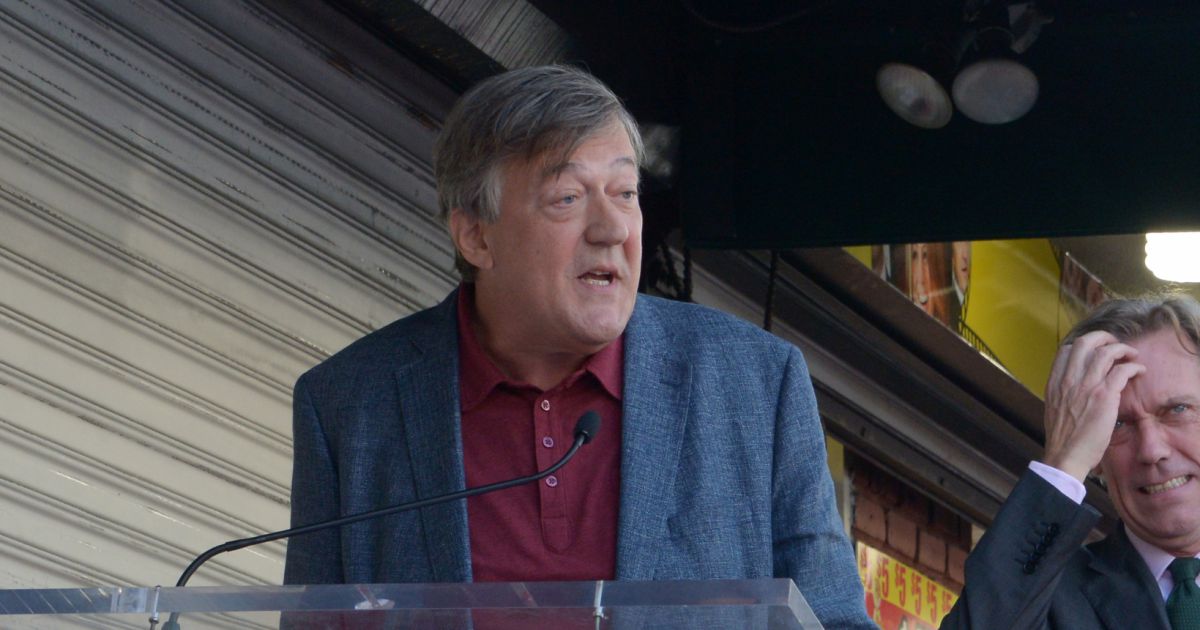 Hugh Laurie et Stephen Fry sur le Walk Of Fame, à Los Angeles, le 25 ...