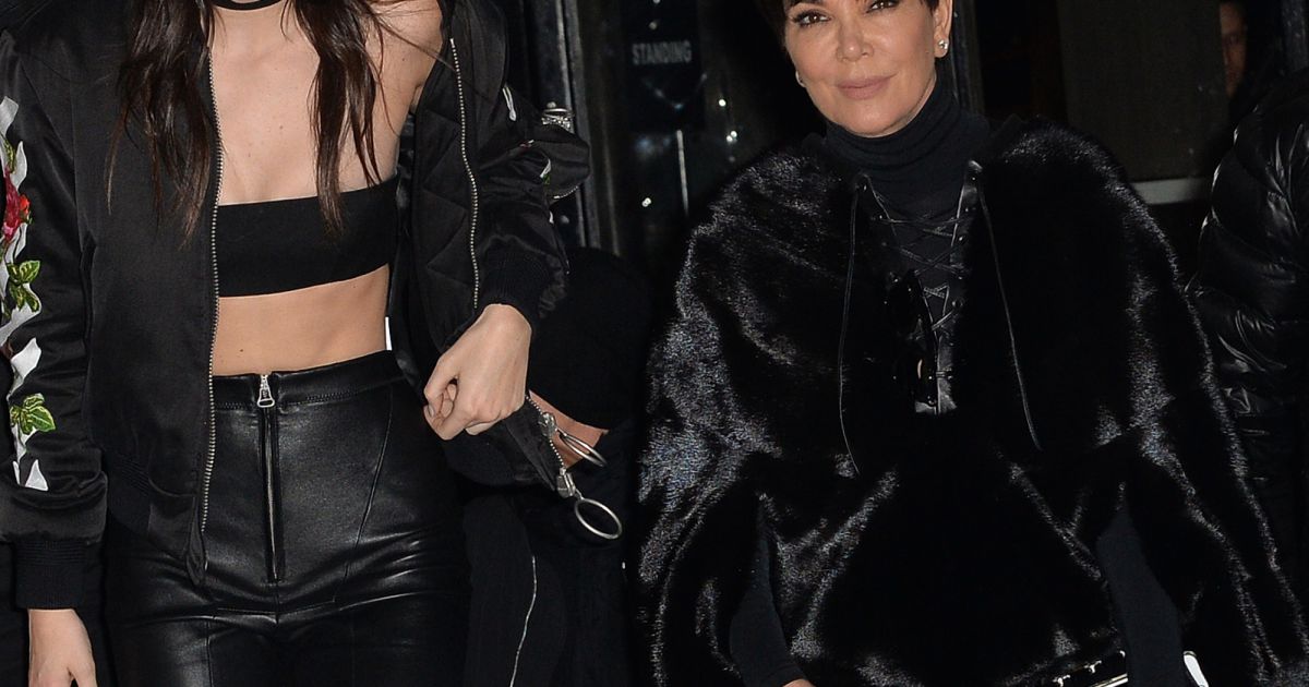 Kris Jenner et sa fille Kendall Jenner au défilé de mode Off-White ...