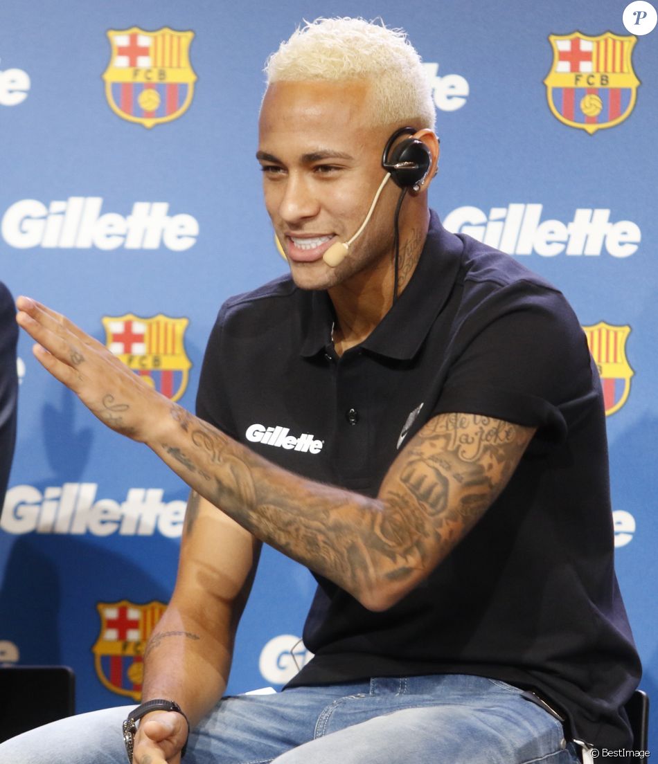 Le footballeur Neymar en promotion pour Gillette à Barcelone le 15 ...