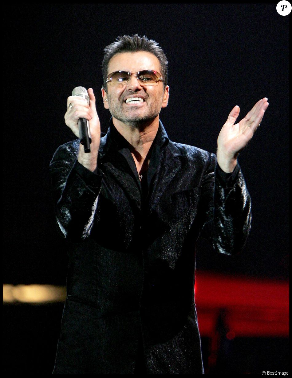 George Michael en concert à Stockholm en 2006. Le chanteur anglais est ...