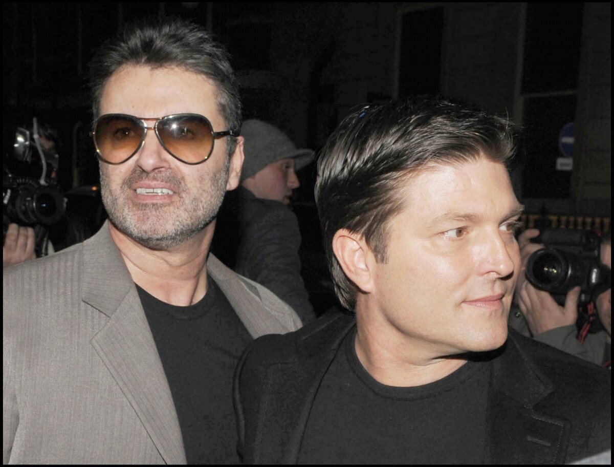 Photo : George Michael et Kenny Goss à Londres, le 23 avril 2008 ...