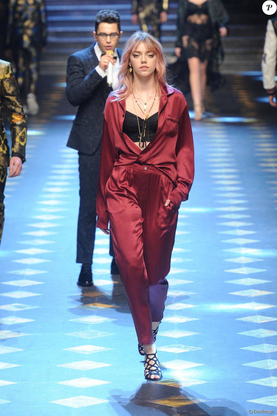 Pyper America Smith défile pour Dolce & Gabbana à la Fashion Week de ...