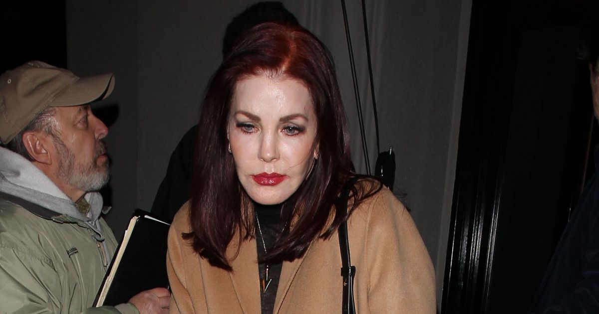 Priscilla Presley sortant après une soirée passée au Craig's à West ...