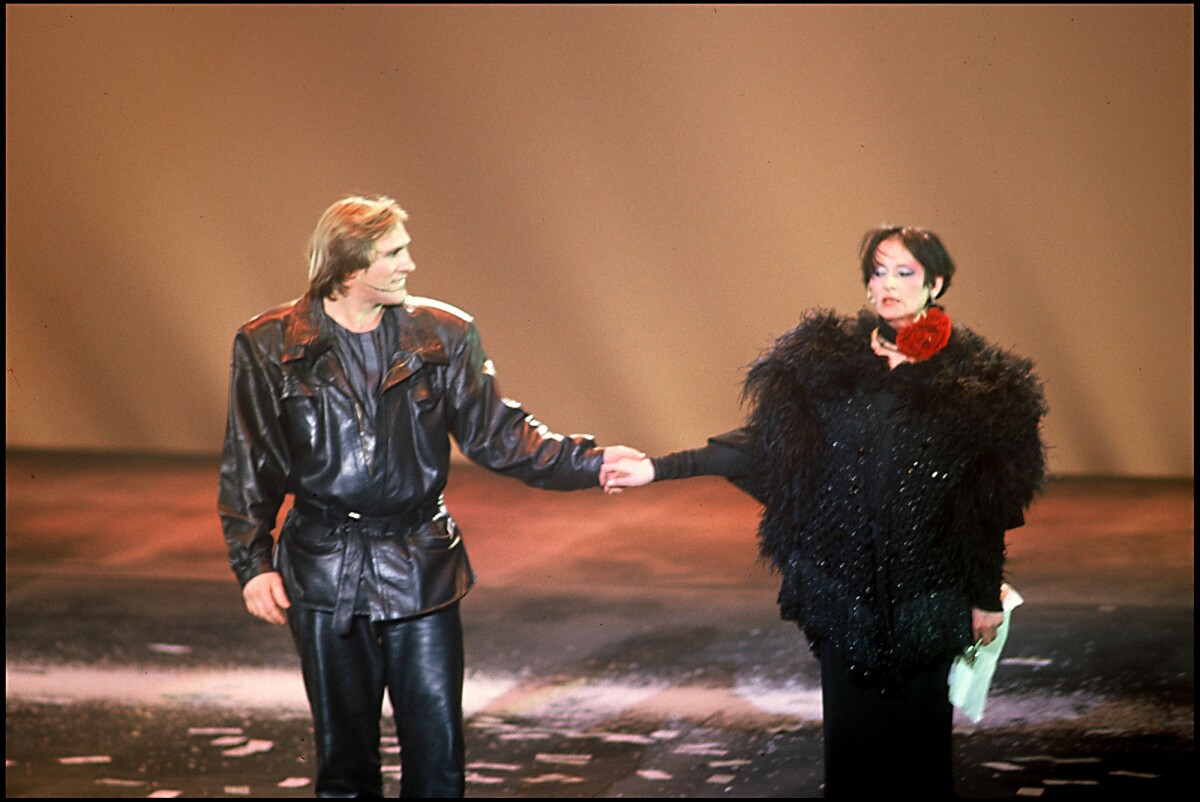 Photo : LA CHANTEUSE BARBARA SUR SCENE AVEC GERARD DEPARDIEU - PREMIERE ...