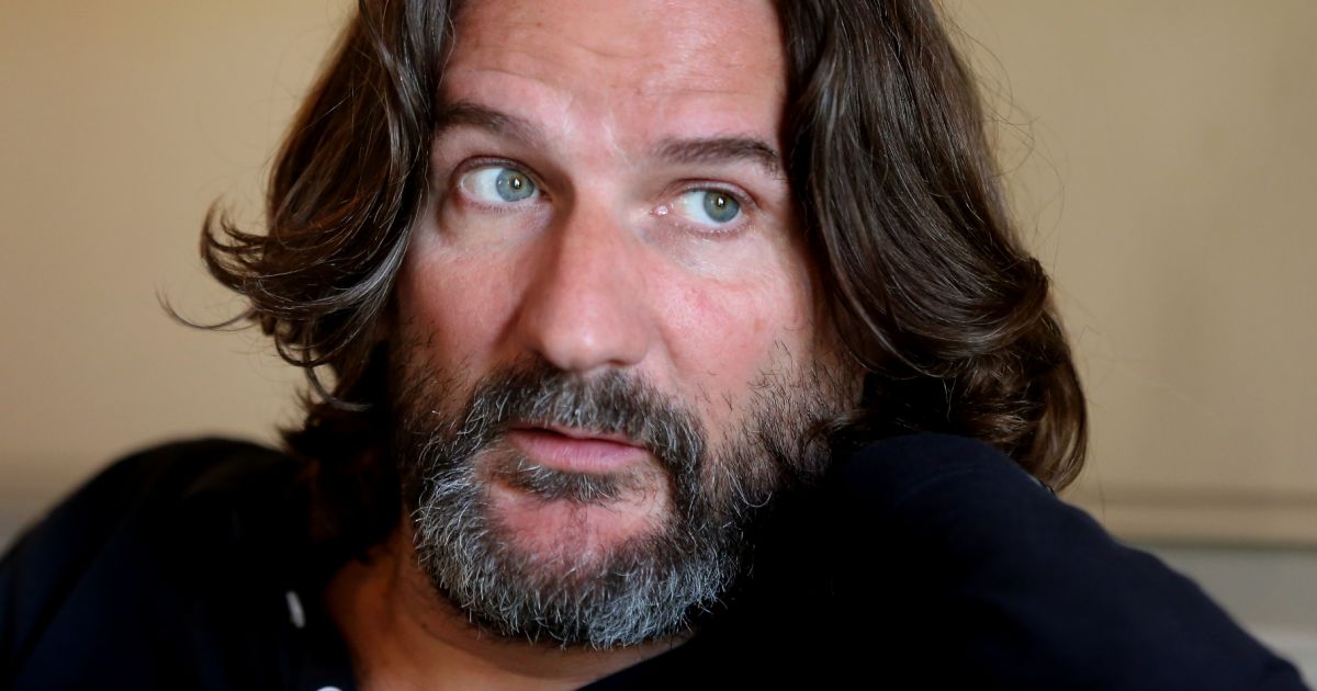 Exclusif - Frédéric Beigbeder présente son nouveau film L'idéal lors d ...