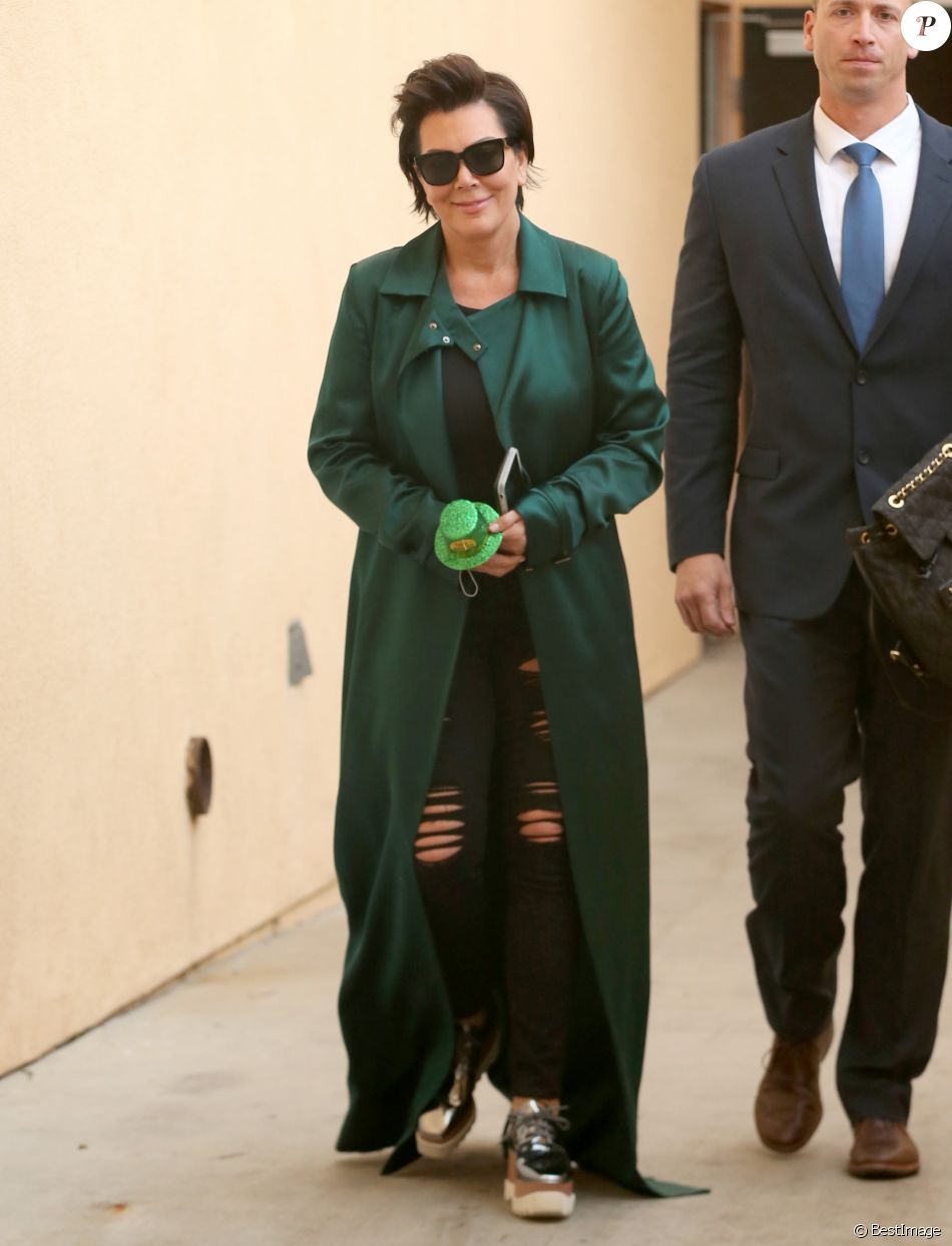 Kris Jenner (habillée en vert pour la St Patrick) fête l'anniversaire ...