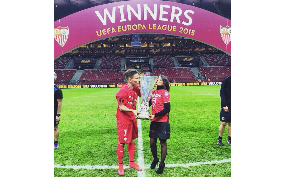 Photo : Kevin Gameiro célébrant avec sa femme Lina la victoire du FC ...