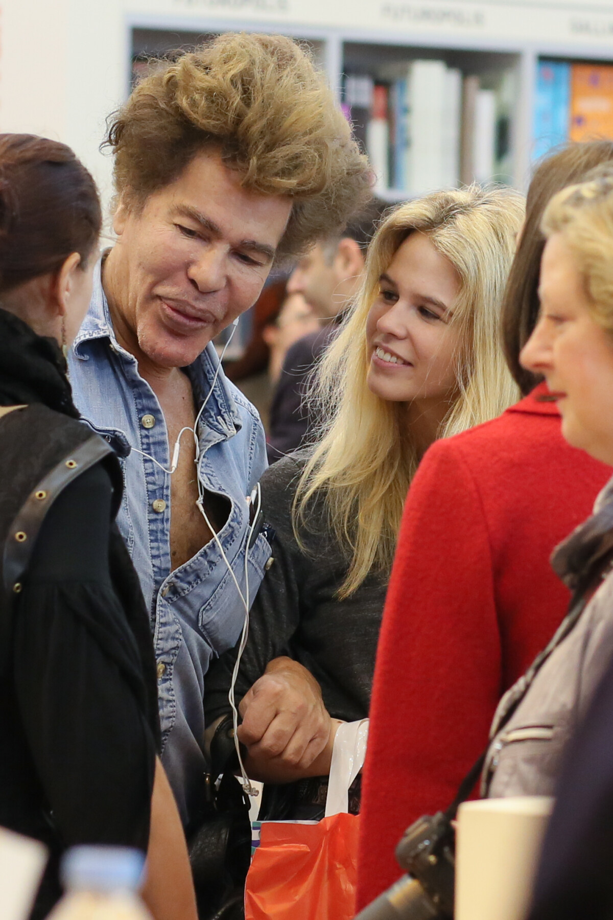 Photo : Exclusif - Igor Bogdanov et sa chérie Julie Jardon lors de la ...