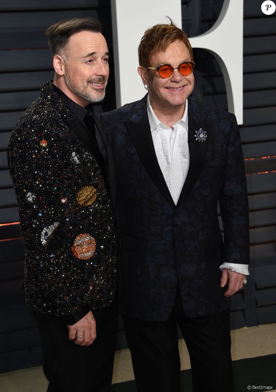David Furnish et son mari Elton John - Vanity Fair Oscar viewing party ...