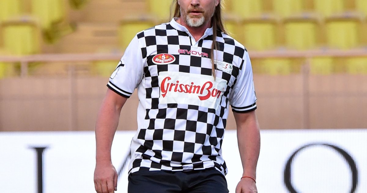 Emmanuel Petit participe au traditionnel match de football caritatif ...