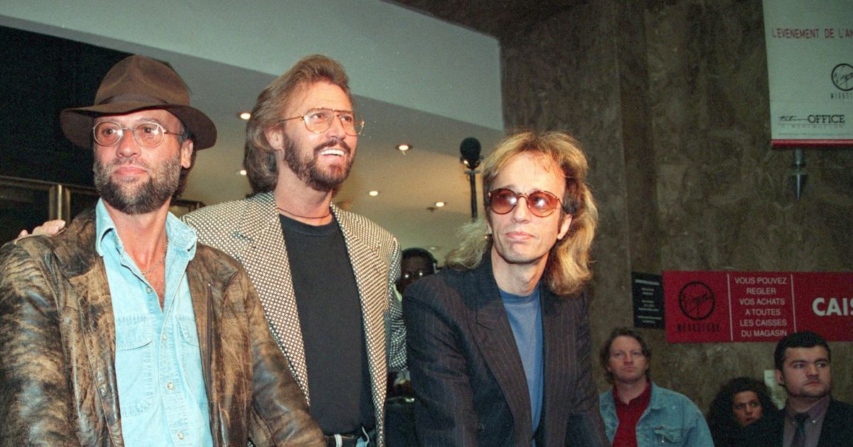 Les Bee Gees au Virgin des Champs Elysées en septembre 1993. - Purepeople
