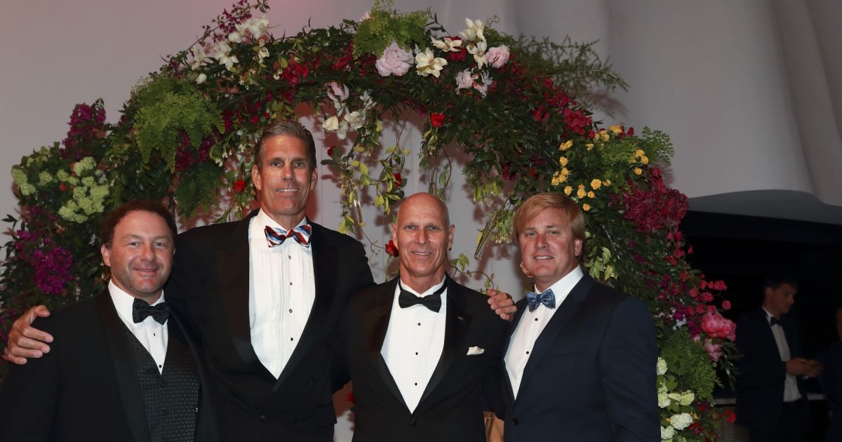 Semi- Exclusif - Bob Carnes, Jon Koncak, Liston D. Bochette, Mike ...