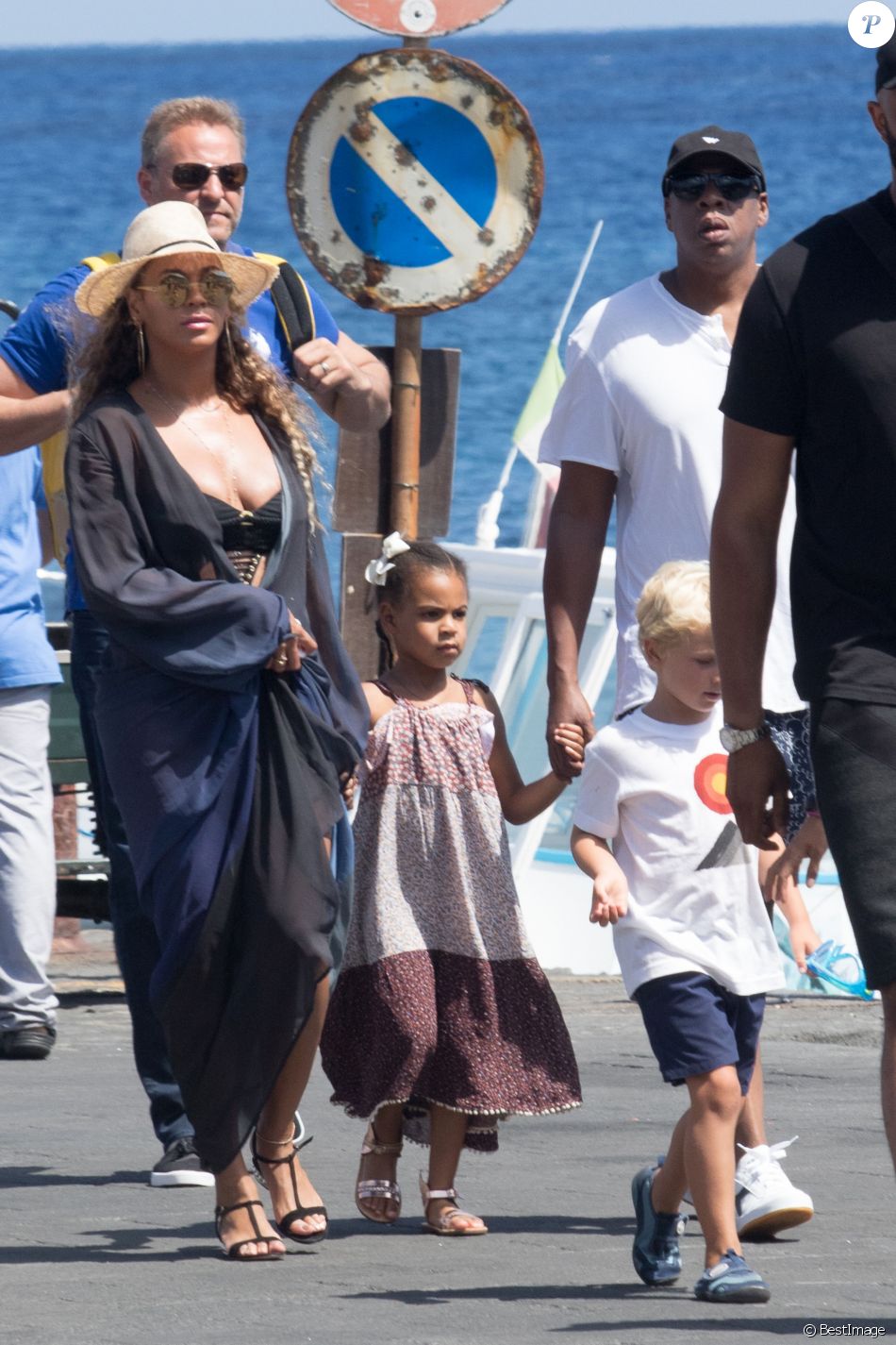 Exclusif - Beyoncé et son mari Jay Z en vacances sur l'Ile de Lipari en ...