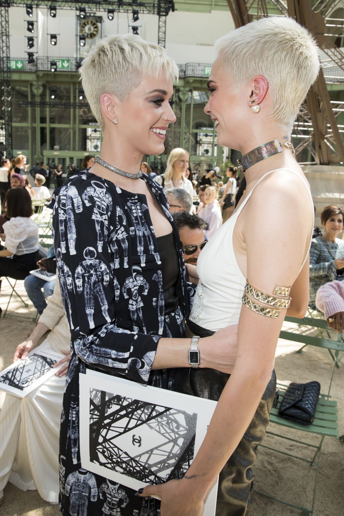 Photo : Katy Perry et Cara Delevingne - Défilé de mode "Chanel ...