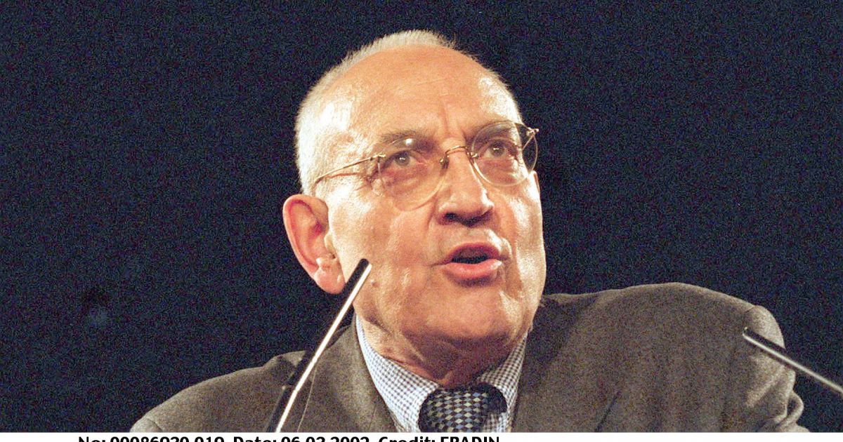 Max Gallo en 2002 - Purepeople