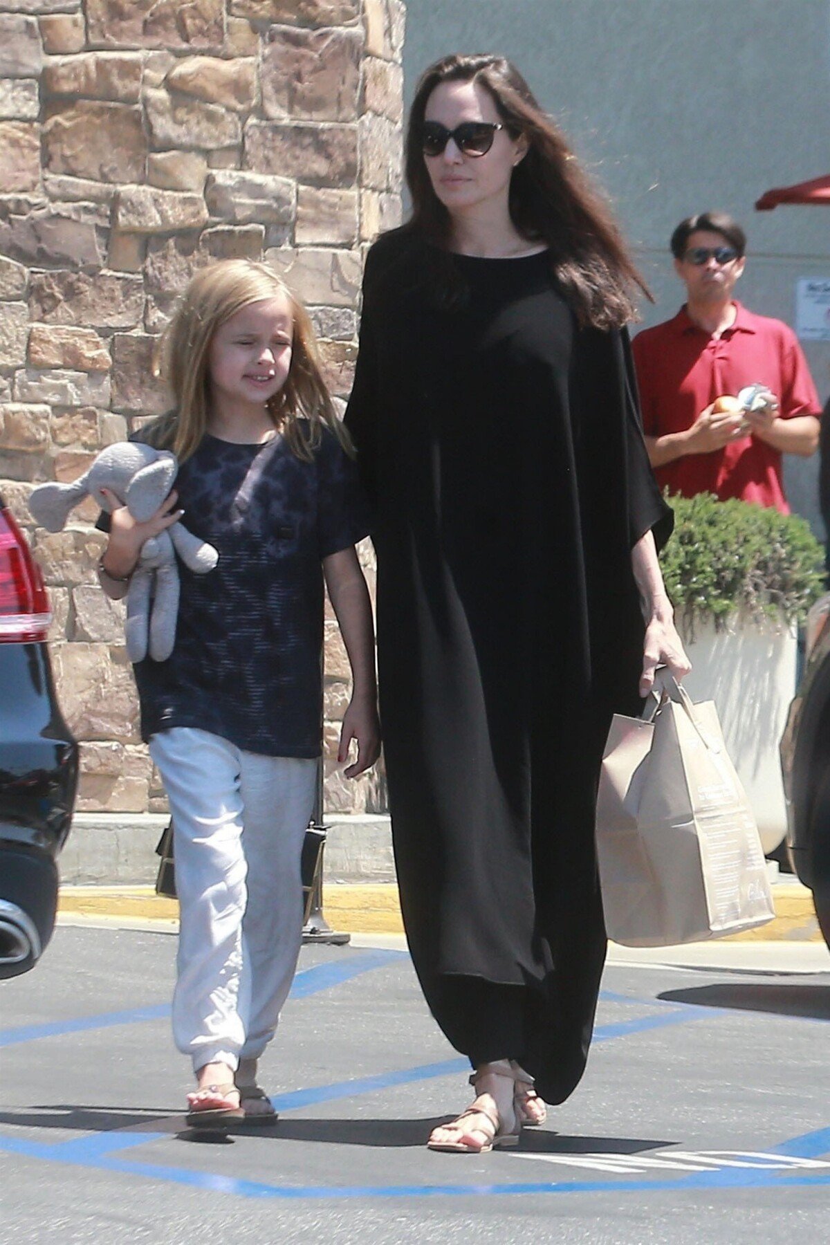 Photo Angelina Jolie Fait Du Shopping Avec Sa Fille Vivienne Jolie