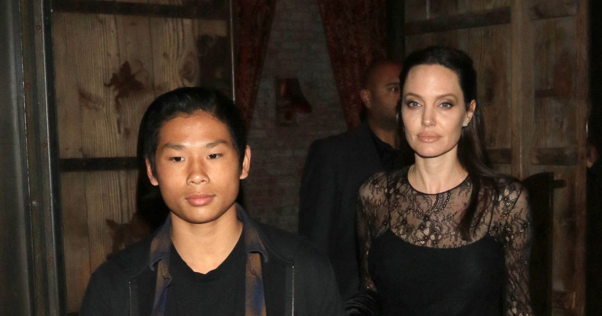 Pax Thien Jolie-Pitt et sa mère Angelina Jolie sortent du restaurant ...
