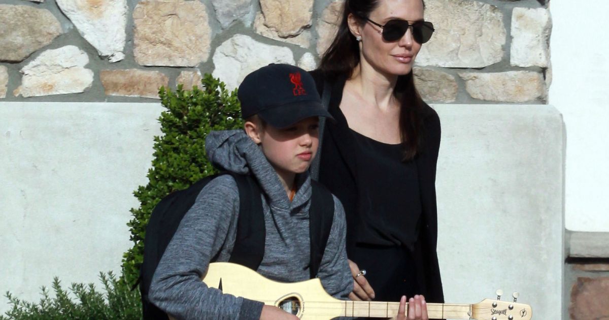 Exclusif Angelina Jolie Et Sa Fille Shiloh Escortées Par Un Garde Du