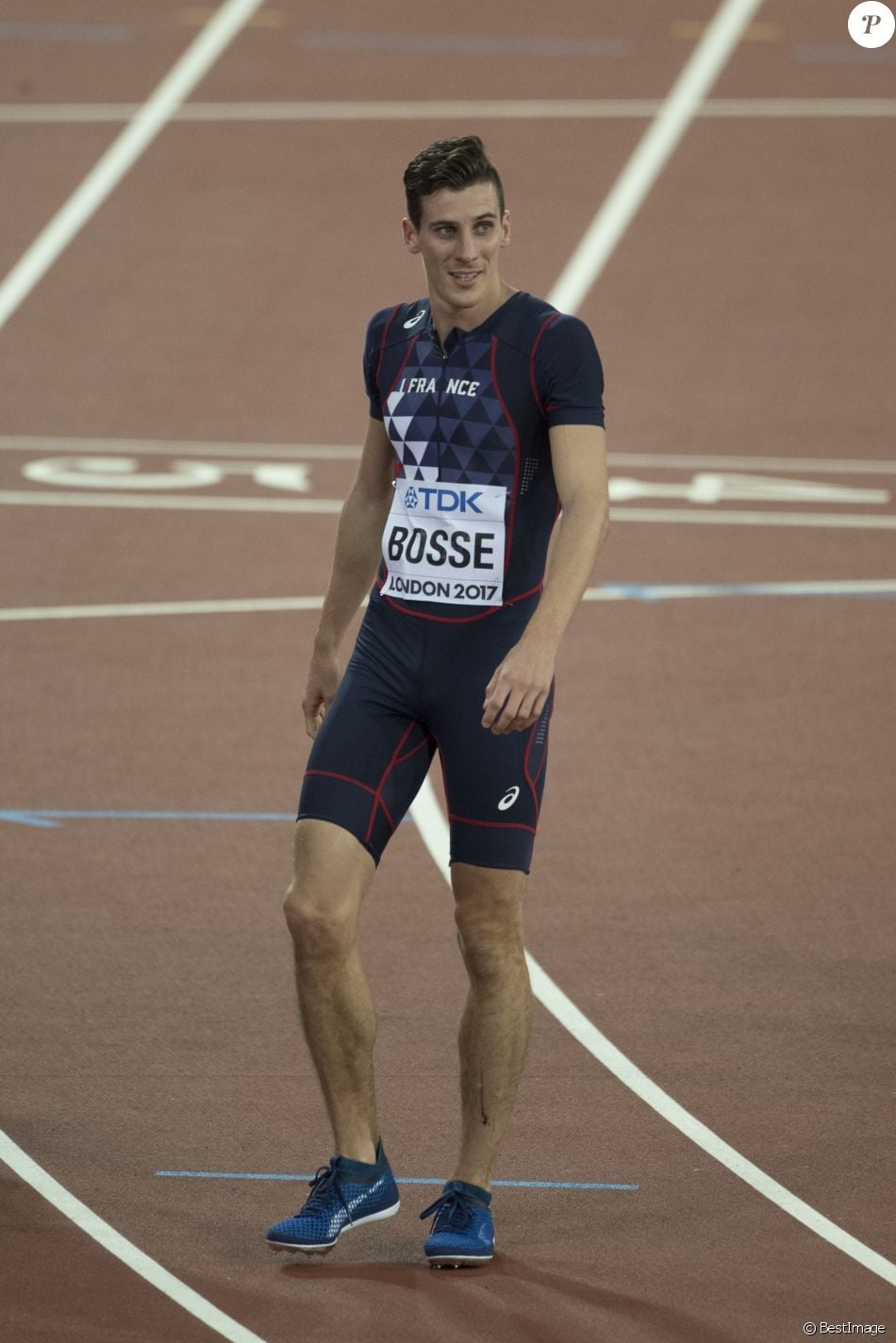 Le Français Pierre-Ambroise Bosse champion du monde du 800m lors des ...