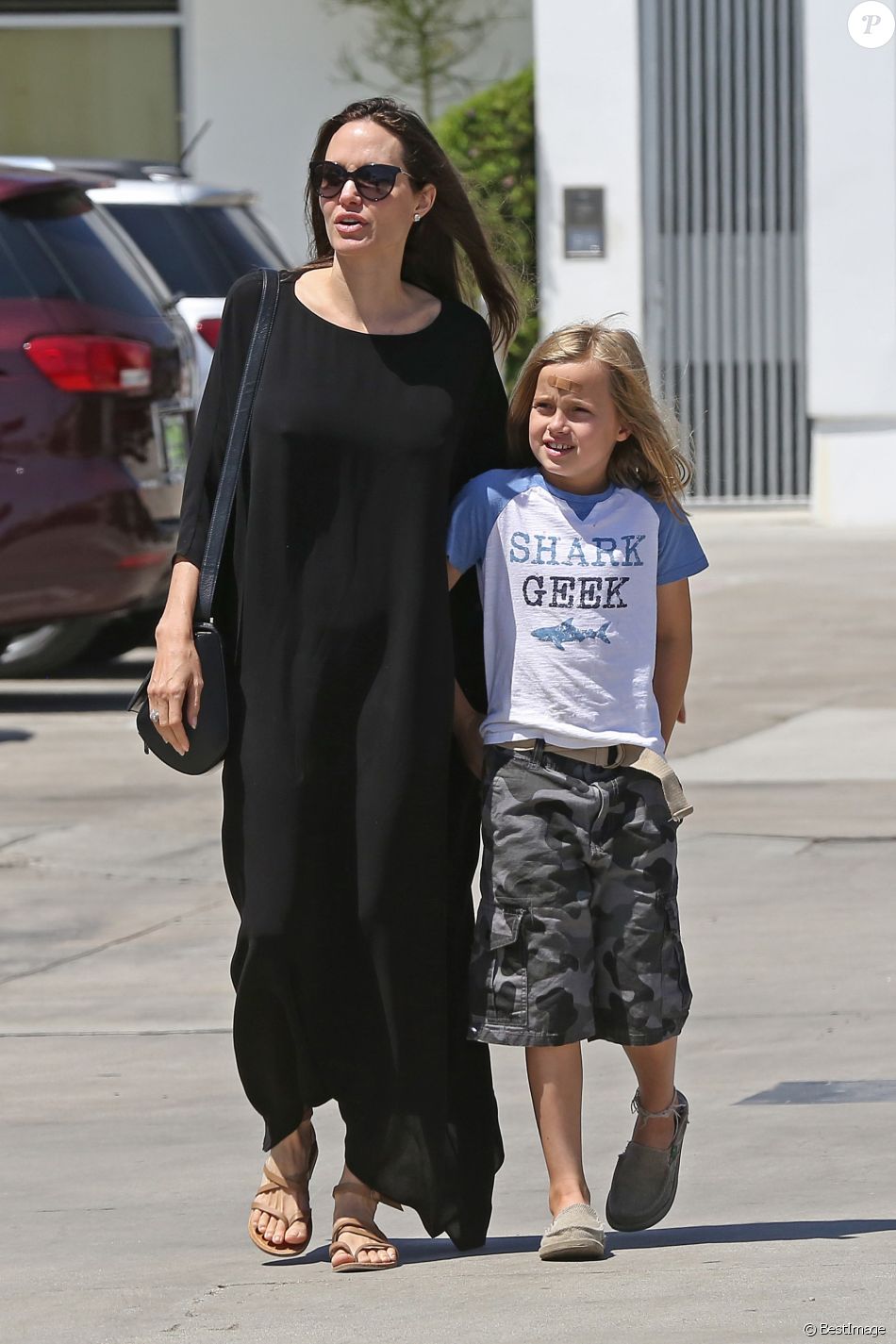 Exclusif Angelina Jolie Très Heureuse De Faire Un Après Midi Shopping