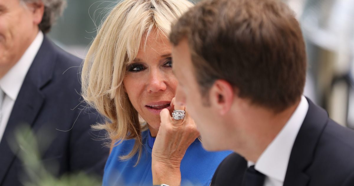 Emmanuel Macron et sa femme Brigitte Macron (Trogneux) - Allocution du ...
