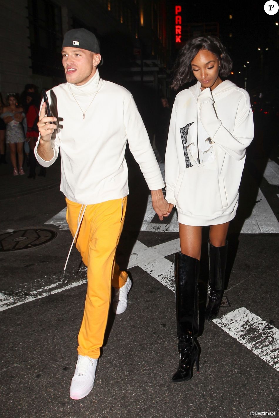 Jourdan Dunn et son ami sortent du défilé Fenty Puma by Rihanna lors de ...